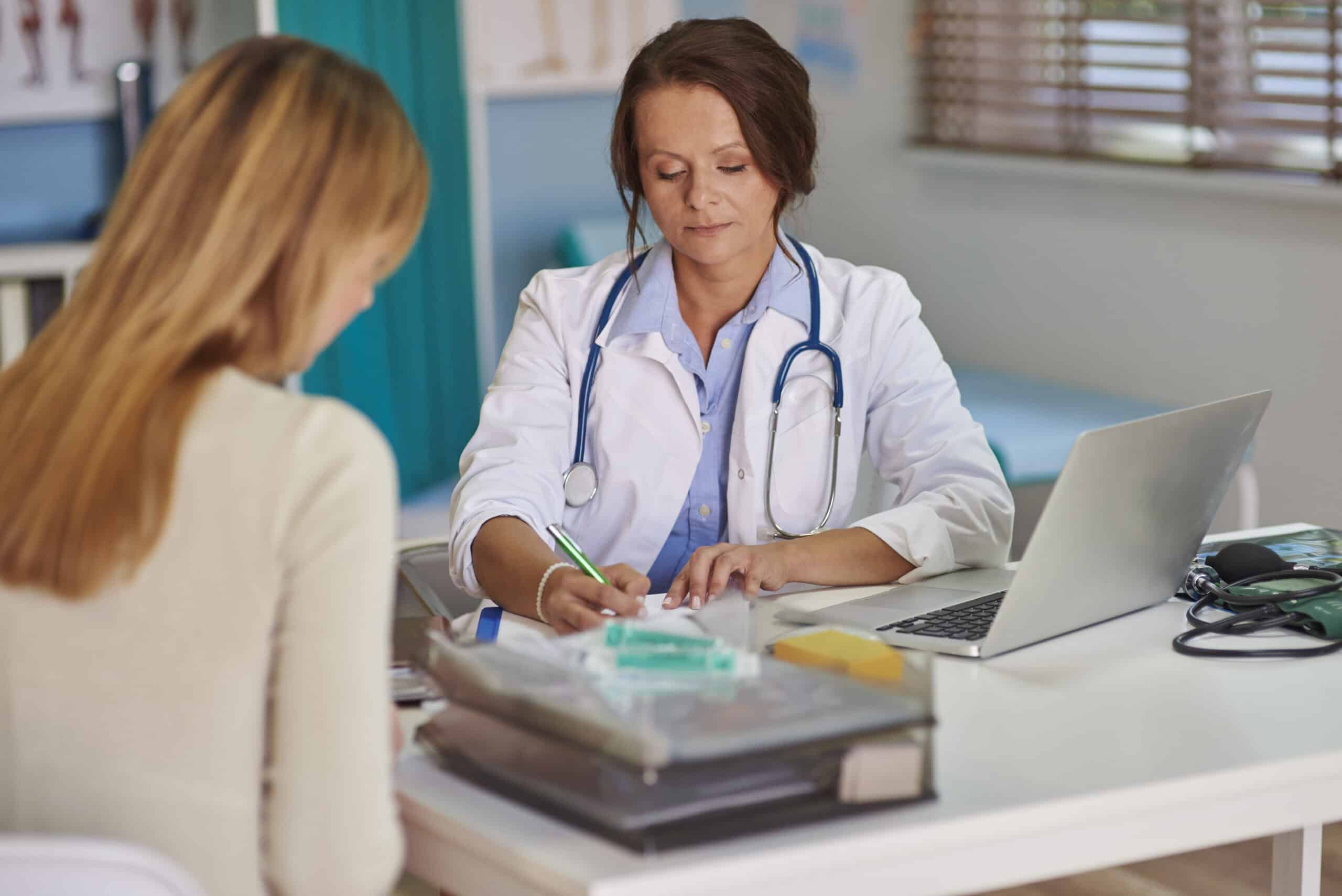 Διαμαρτυρία για τους περιορισμούς στη συνταγογράφηση εξετάσεων από τον ...